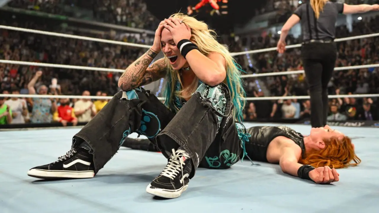 [WATCH] Mics Catch Becky Lynch Correcting Sol Ruca During Spot At Clash ...